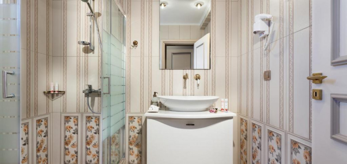 Kyniska Palace, Peloponnese, Greece. Expert reviews and highlights ...