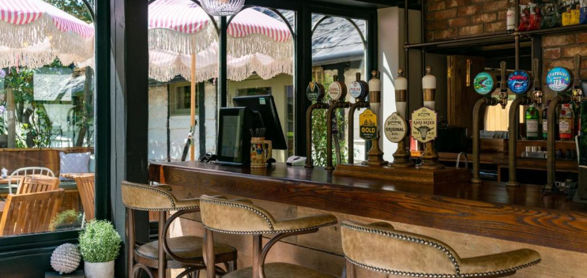 High Corner Inn, Hampshire (Ringwood). Expert reviews and highlights ...