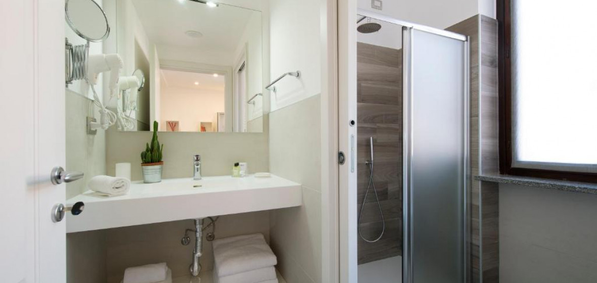 Monza City Rooms & Studios, Monza (Lombardy), Italy. Expert reviews and ...