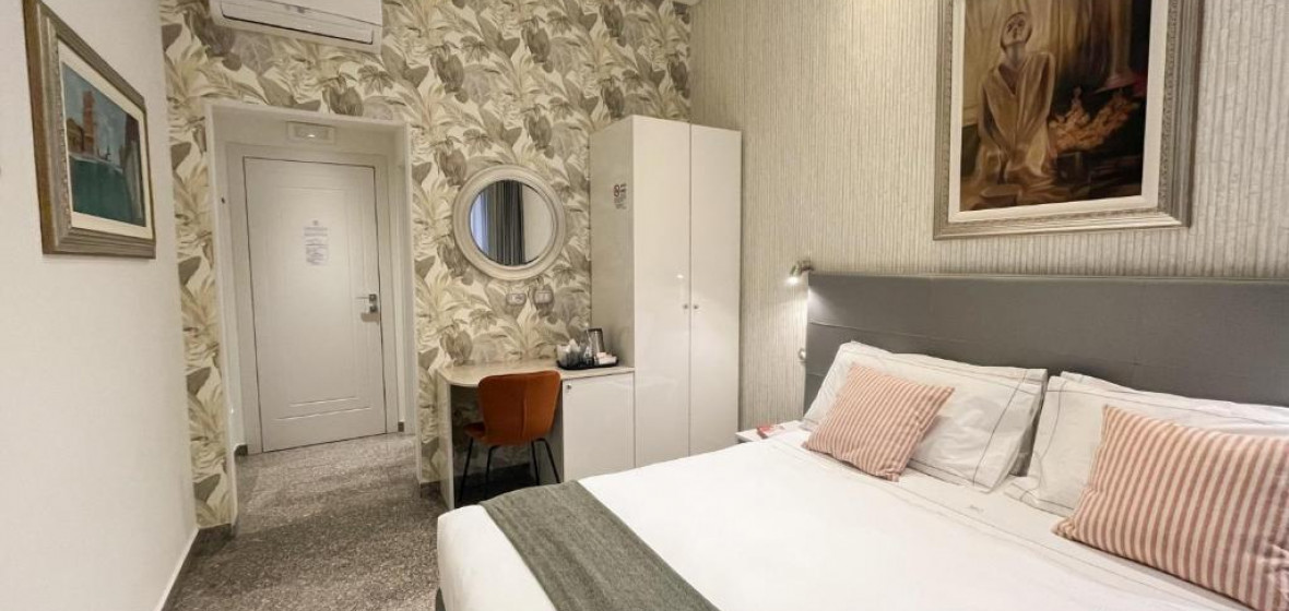 Monza City Rooms & Studios, Monza (Lombardy), Italy. Expert reviews and ...