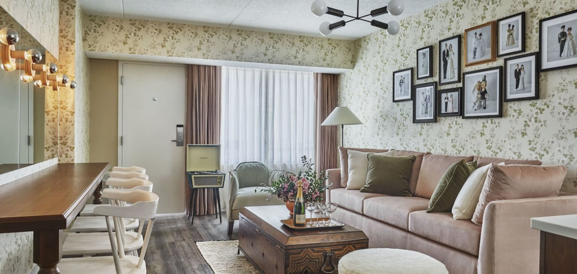 Graduate Iowa City, Iowa Review | The Hotel Guru