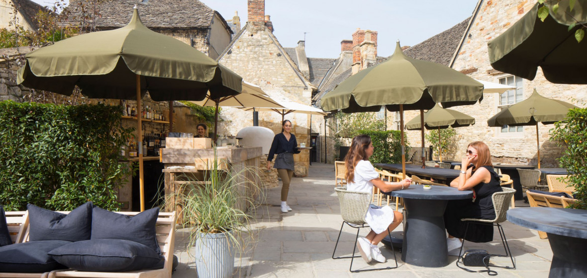 Bull Burford, Burford (Oxfordshire). Expert reviews and highlights ...