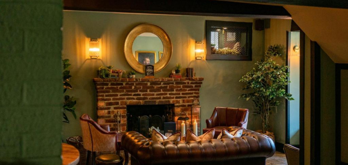 High Corner Inn, Hampshire (Ringwood). Expert reviews and highlights ...