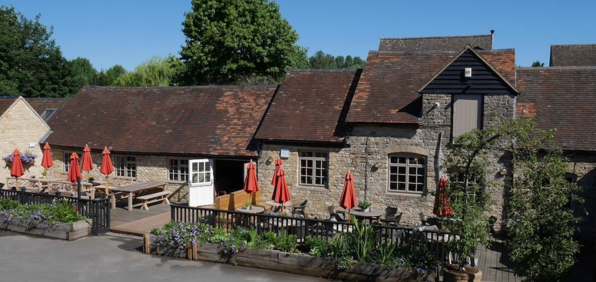 The Bear and Ragged Staff, Oxfordshire Review | The Hotel Guru