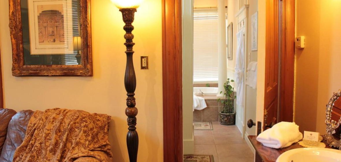 Spring Street Inn, Hot Springs Review | The Hotel Guru