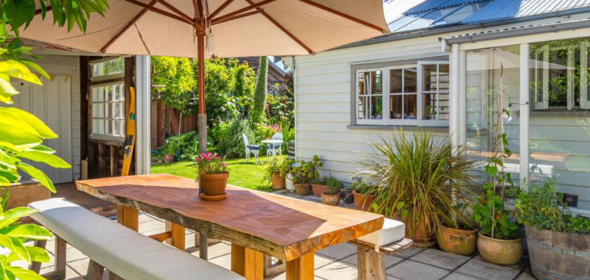 French Bay House, Akaroa, New Zealand. Expert reviews and highlights ...