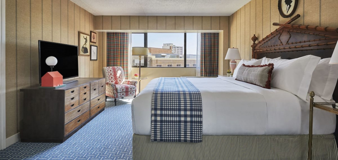 Graduate Iowa City, Iowa Review | The Hotel Guru