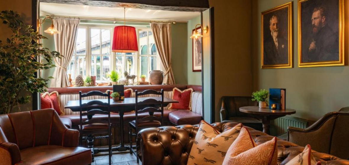 High Corner Inn, Hampshire (Ringwood). Expert reviews and highlights ...