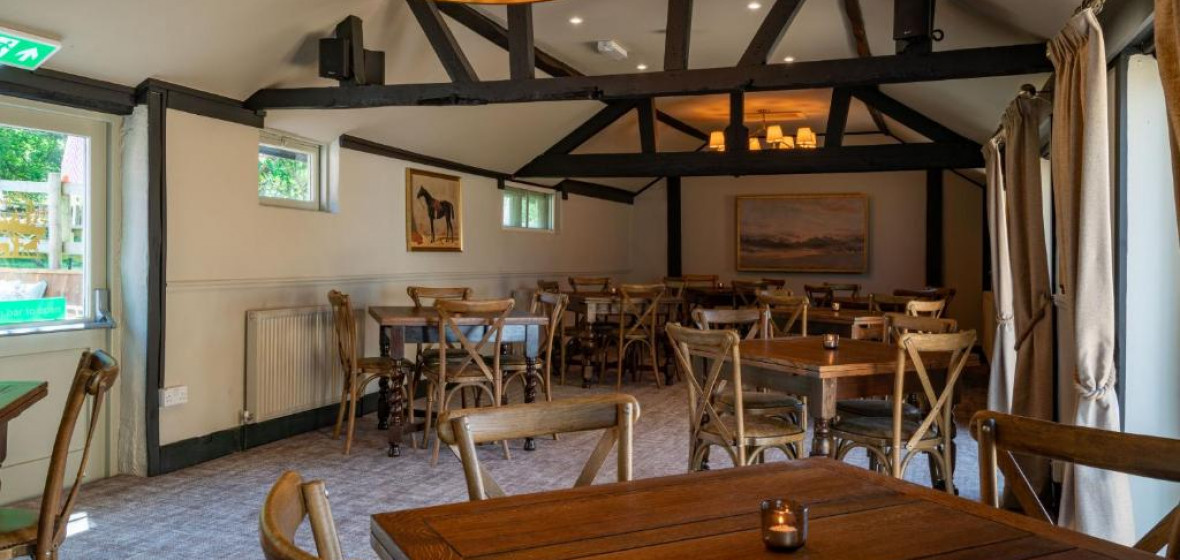 High Corner Inn, Hampshire (Ringwood). Expert reviews and highlights ...