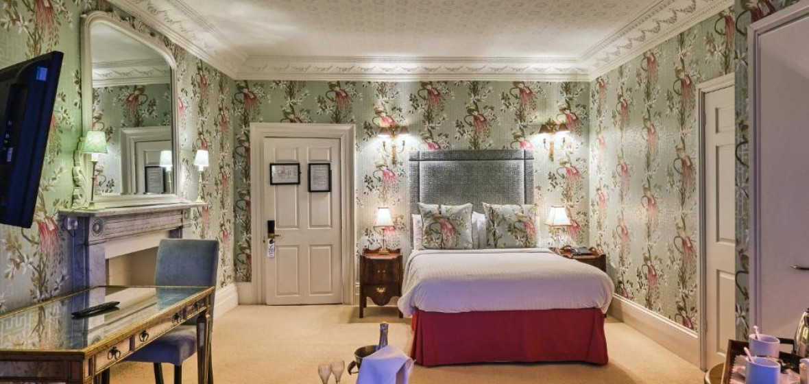 New House Country Hotel, Cardiff (Caerphilly). Expert reviews and ...