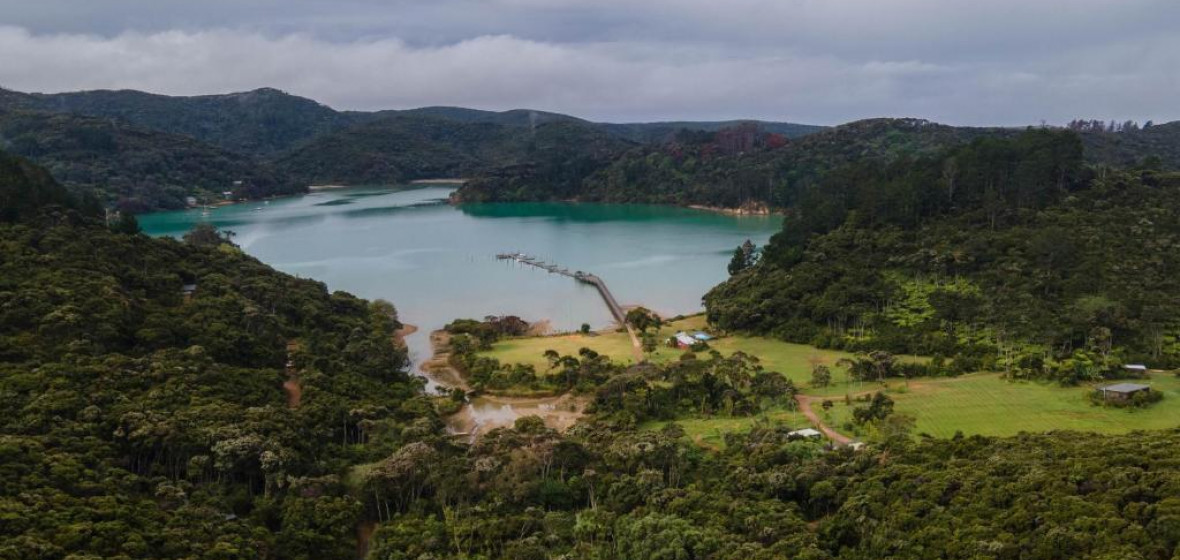 Parohe Island Retreat, Kawau Island (Moores Bay), New Zealand. Expert ...