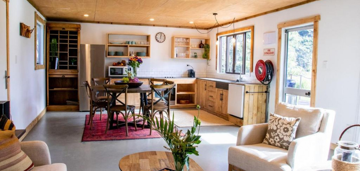 Parohe Island Retreat, Kawau Island (Moores Bay), New Zealand. Expert ...