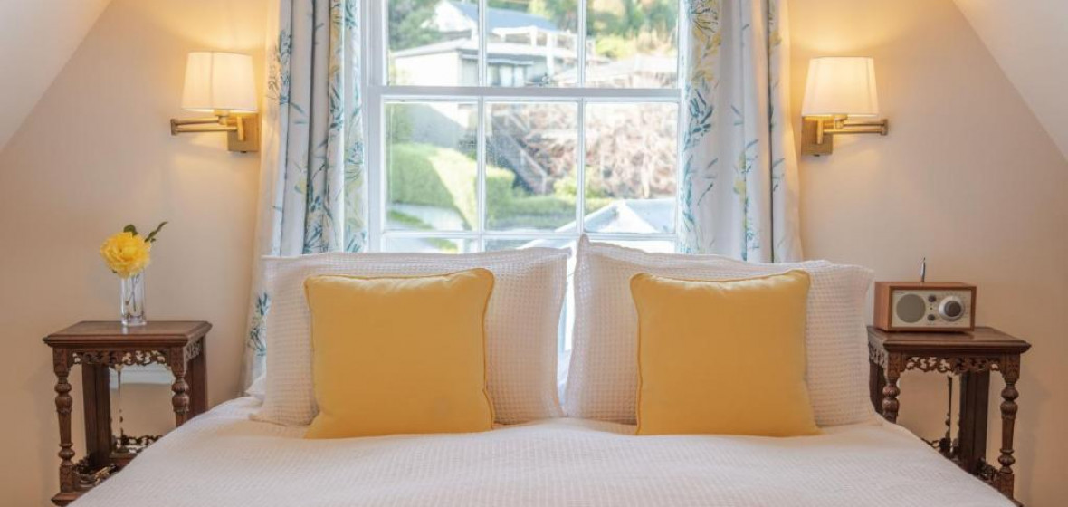 French Bay House, Akaroa, New Zealand. Expert reviews and highlights ...