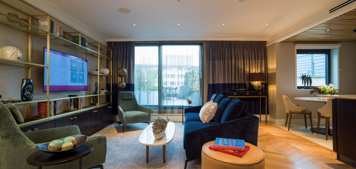 The Guardsman, London (Westminster). Expert reviews and highlights ...