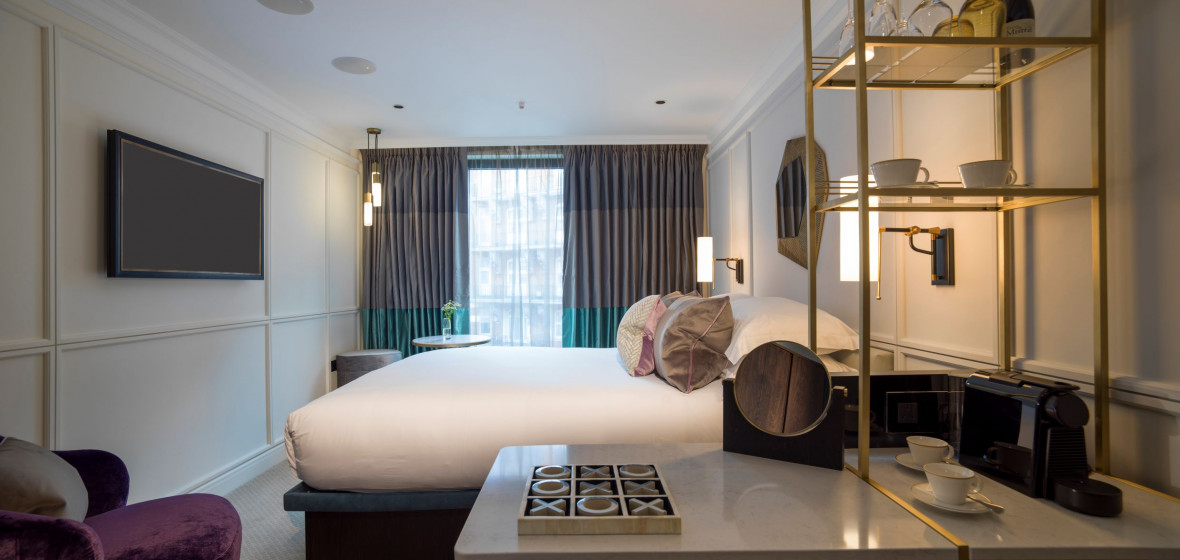 The Guardsman, London (Westminster). Expert reviews and highlights ...