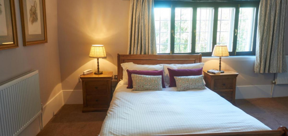 The Bear and Ragged Staff, Oxfordshire Review | The Hotel Guru