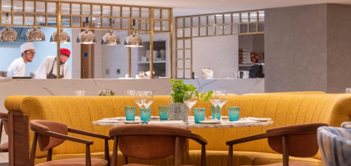 Middle Eight, London (West End). Expert reviews and highlights | The ...