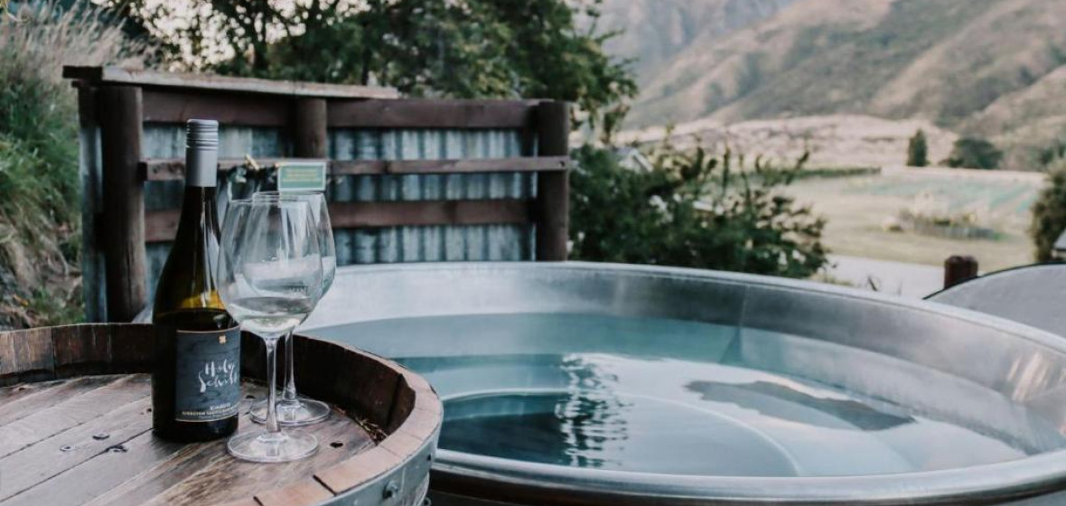 Kinross Vineyard Cottages, Queenstown (R.D 1), New Zealand. Expert ...