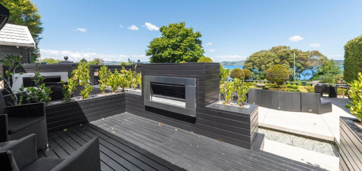 Black Swan Lakeside Boutique Hotel, Rotorua (Kawaha Point), New Zealand ...