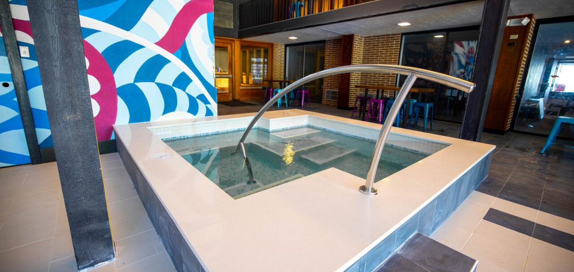 The Highlander Hotel, Iowa City Review | The Hotel Guru