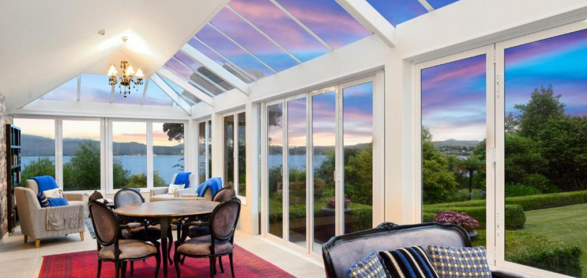 Black Swan Lakeside Boutique Hotel, Rotorua (Kawaha Point), New Zealand ...