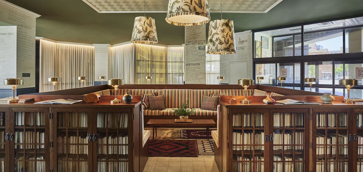 Graduate Iowa City, Iowa Review | The Hotel Guru