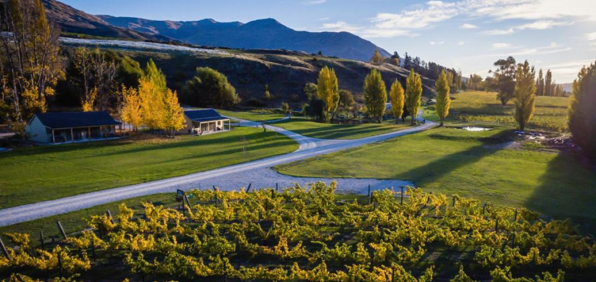 Kinross Vineyard Cottages, Queenstown (R.D 1), New Zealand. Expert ...