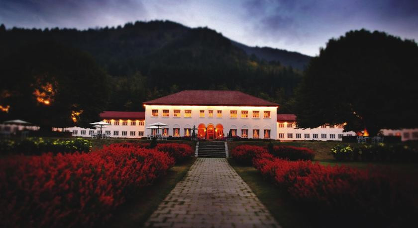 The Lalit Grand Palace, Srinagar Review | The Hotel Guru