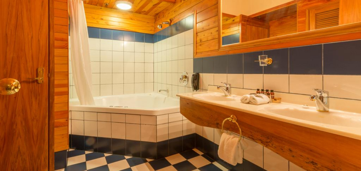 Powderhorn Chateau, North Island Review | The Hotel Guru