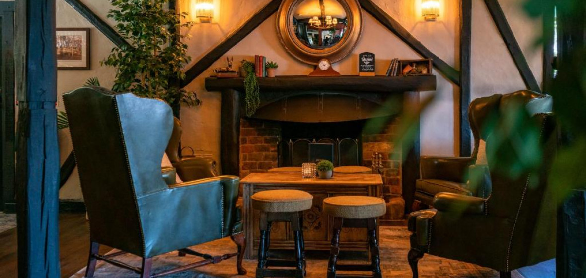 High Corner Inn, Hampshire (Ringwood). Expert reviews and highlights ...