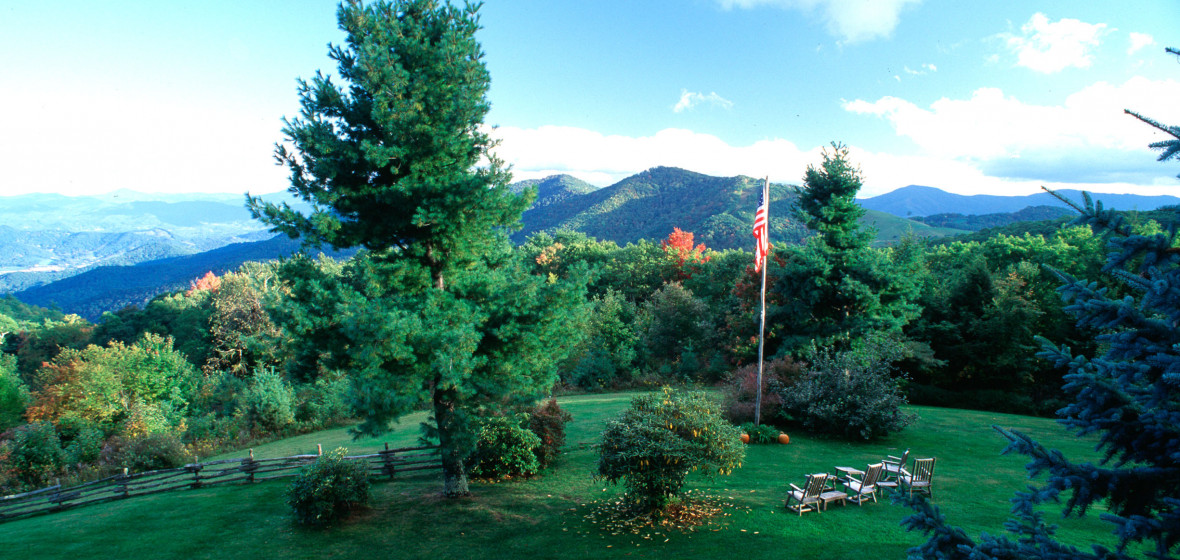 The Swag, Waynesville Review | The Hotel Guru