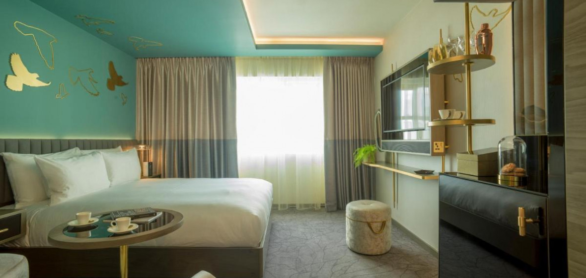 Middle Eight, London (Covent Garden). Expert reviews and highlights ...