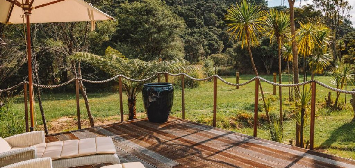 Parohe Island Retreat, Kawau Island (Moores Bay), New Zealand. Expert ...