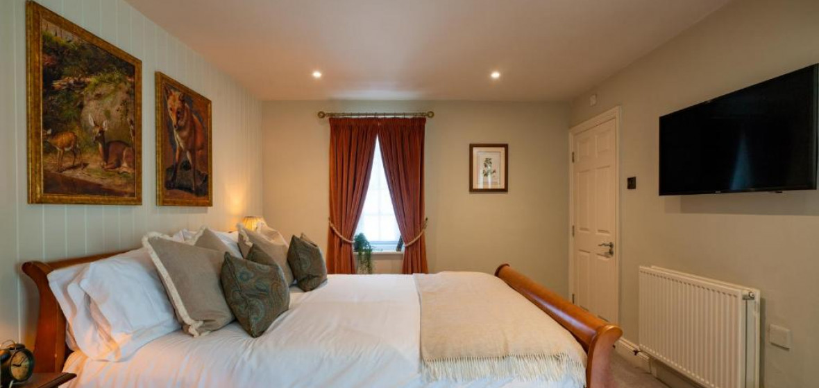 High Corner Inn, Hampshire (Ringwood). Expert reviews and highlights ...